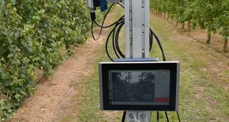 Camera on tractor sees whether biological crop protection is necessary ...
